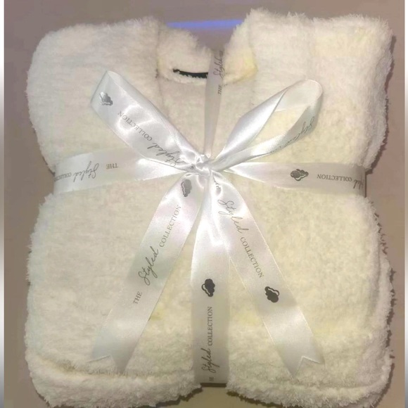 Other | The Styled Collection Cream Colored Robe Size Lxl Brand New ...